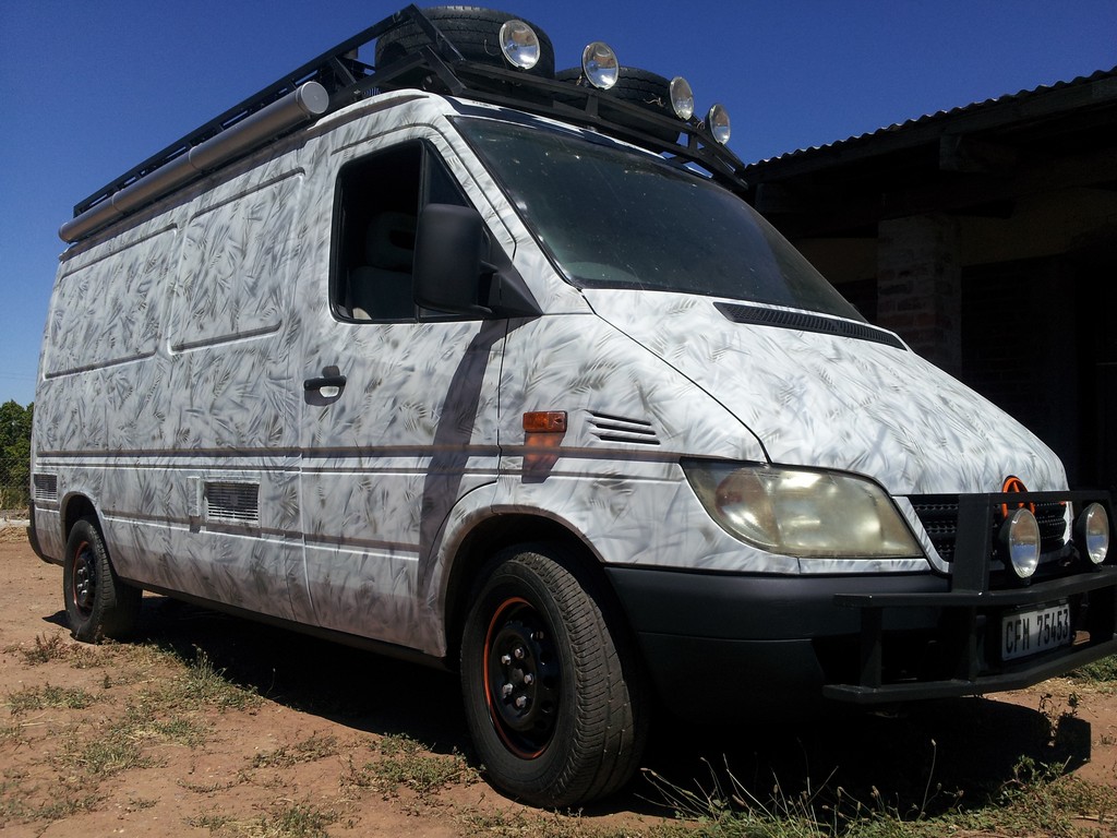 Mercedes Sprinter - DIY Self Build Camper / RV Camo Spray Painting